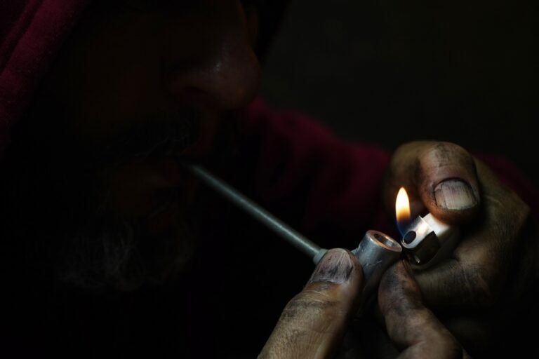 Crack Roken: Het Gevoel, De Geur en Hoe je Stopt